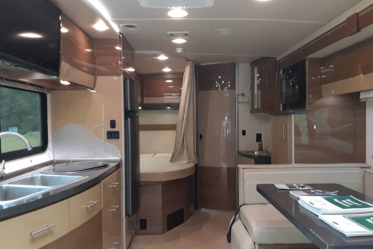 2015 Winnebago Itasca - A STEAL DEAL! Navion 24J in Crawfordville, FL